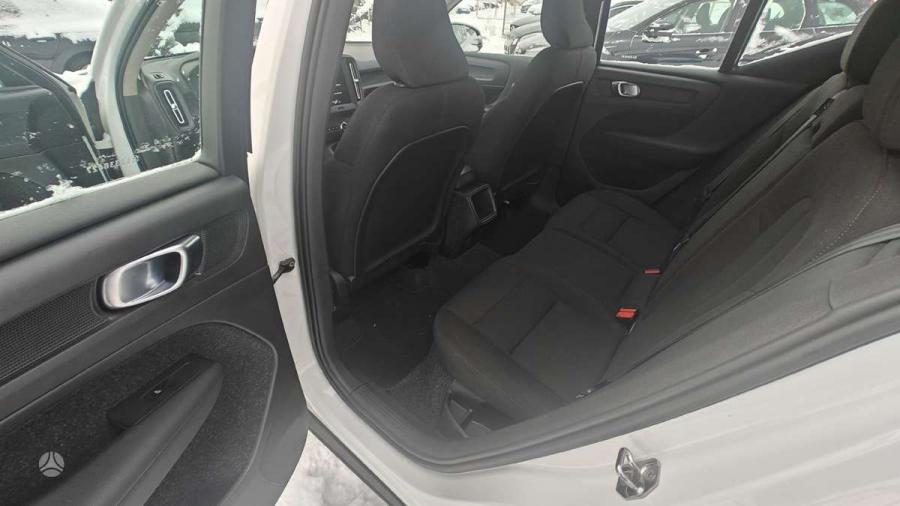 White Volvo XC40 2020 in Vilnius, with an engine capacity of 2.00 L and mileage of 240 thousand km for 11900 €, photo 12 on AUTOMOTO.COM.LV