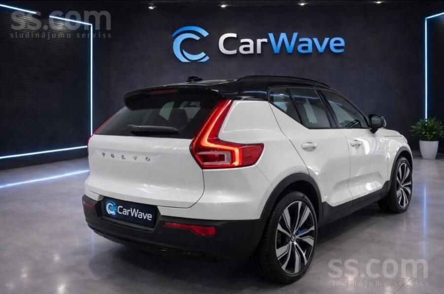 White Volvo XC40 2020 in Riga, with an engine capacity of 1.50 L and mileage of 120 thousand km for 27900 €, photo 2 on AUTOMOTO.COM.LV
