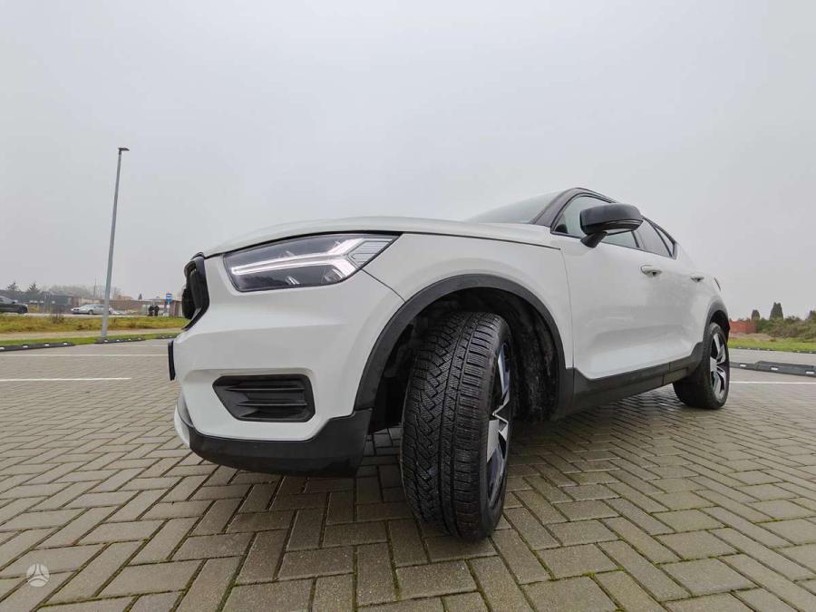 White Volvo XC40 2020 in Klaipeda, with an engine capacity of 1.97 L and mileage of 13 thousand km for 19800 €, photo 17 on AUTOMOTO.COM.LV