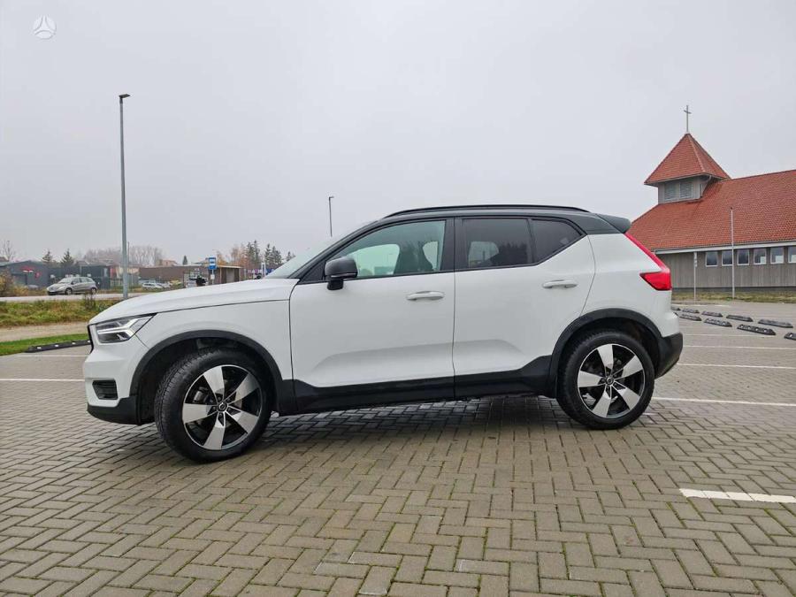 White Volvo XC40 2020 in Klaipeda, with an engine capacity of 1.97 L and mileage of 13 thousand km for 19800 €, photo 19 on AUTOMOTO.COM.LV