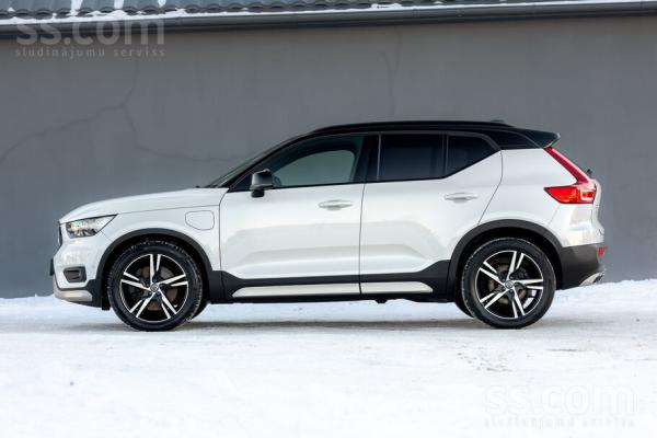 White Volvo XC40 2020 in Jelgava, with an engine capacity of 1.50 L and mileage of 174 thousand km for 21500 €, photo 8 on AUTOMOTO.COM.LV