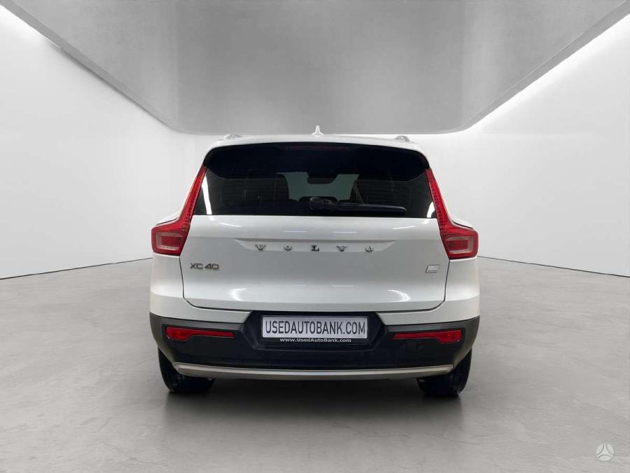 Balts Volvo XC40 2020 Viļņa, ar dzinēja tilpumu 1.48 L un nobraukumu 129 tūkst. km par 21768 €, foto 5 vietnē AUTOMOTO.COM.LV