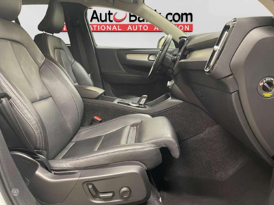 Balts Volvo XC40 2020 Viļņa, ar dzinēja tilpumu 1.48 L un nobraukumu 129 tūkst. km par 21768 €, foto 15 vietnē AUTOMOTO.COM.LV