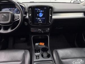 White Volvo XC40 2020 in Avizieniai, with an engine capacity of 2.00 L and mileage of 126 thousand km for 20500 €, photo 15 on AUTOMOTO.COM.LV