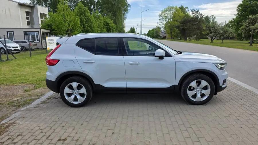 White Volvo XC40 2020 in Riga, with an engine capacity of 1.50 L and mileage of 15 thousand km for 21500 €, photo 5 on AUTOMOTO.COM.LV