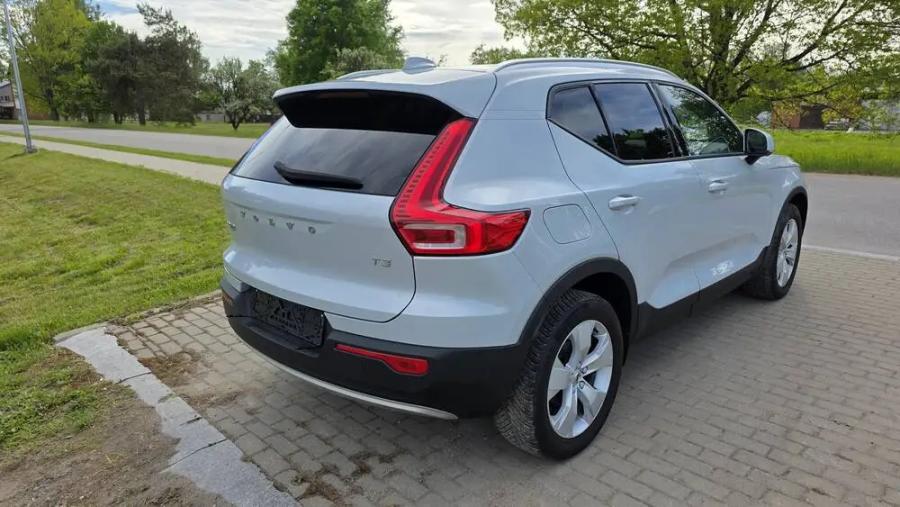 White Volvo XC40 2020 in Riga, with an engine capacity of 1.50 L and mileage of 15 thousand km for 21500 €, photo 6 on AUTOMOTO.COM.LV