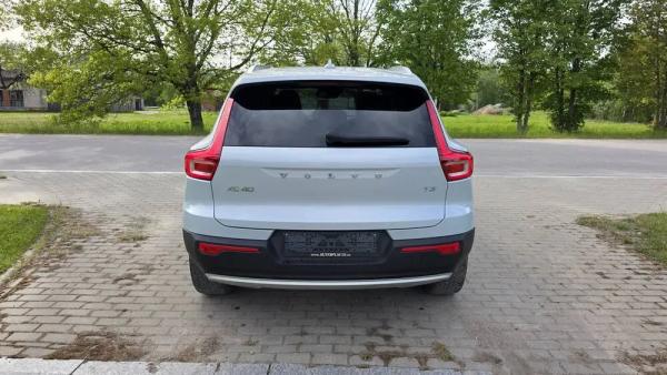 White Volvo XC40 2020 in Riga, with an engine capacity of 1.50 L and mileage of 15 thousand km for 21500 €, photo 6 on AUTOMOTO.COM.LV