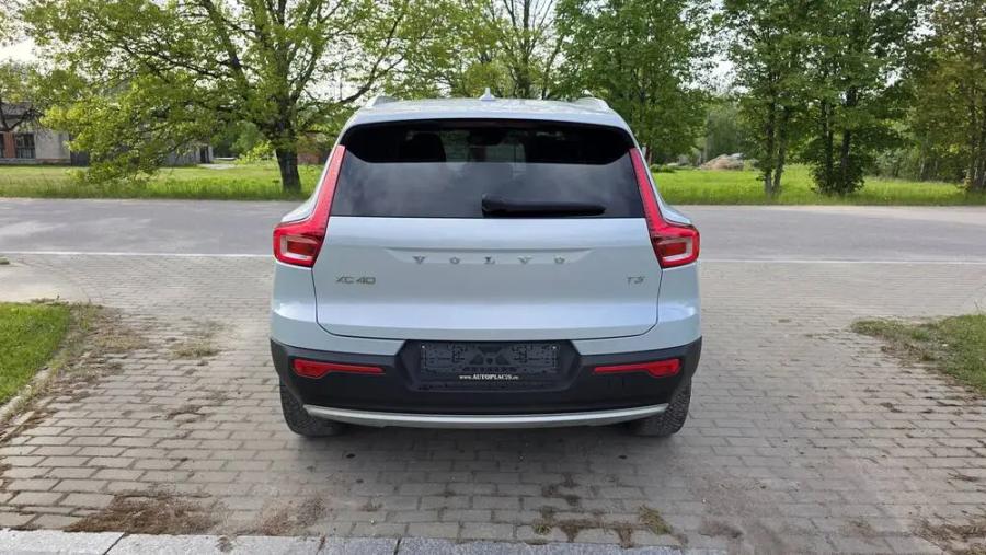 White Volvo XC40 2020 in Riga, with an engine capacity of 1.50 L and mileage of 15 thousand km for 21500 €, photo 7 on AUTOMOTO.COM.LV