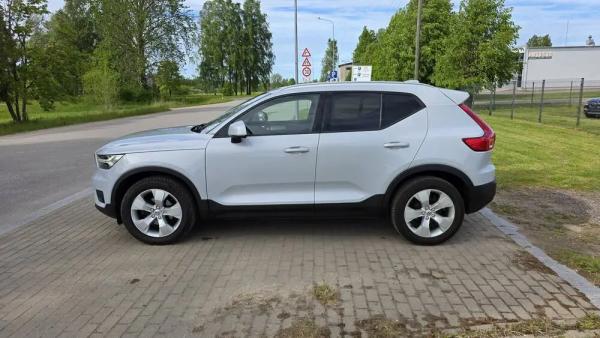 White Volvo XC40 2020 in Riga, with an engine capacity of 1.50 L and mileage of 15 thousand km for 21500 €, photo 8 on AUTOMOTO.COM.LV