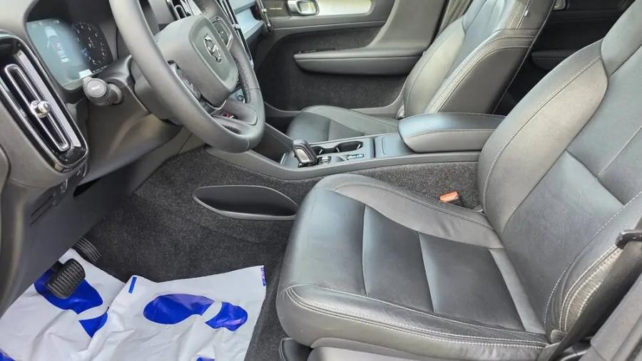 White Volvo XC40 2020 in Riga, with an engine capacity of 1.50 L and mileage of 15 thousand km for 21500 €, photo 10 on AUTOMOTO.COM.LV