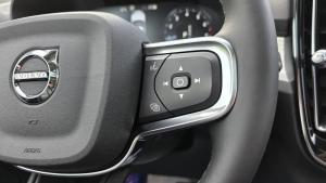 White Volvo XC40 2020 in Riga, with an engine capacity of 1.50 L and mileage of 15 thousand km for 21500 €, photo 17 on AUTOMOTO.COM.LV