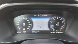 White Volvo XC40 2020 in Riga, with an engine capacity of 1.50 L and mileage of 15 thousand km for 21500 €, photo 21 on AUTOMOTO.COM.LV