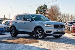 Balts Volvo XC40 2020 Rīga, ar dzinēja tilpumu 2.00 L un nobraukumu 159 tūkst. km par 18995 €, foto  vietnē AUTOMOTO.COM.LV