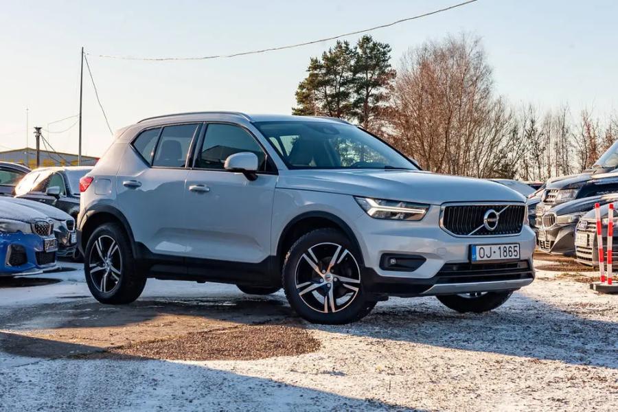 Balts Volvo XC40 2020 Rīga, ar dzinēja tilpumu 2.00 L un nobraukumu 159 tūkst. km par 18995 €, foto 1 vietnē AUTOMOTO.COM.LV