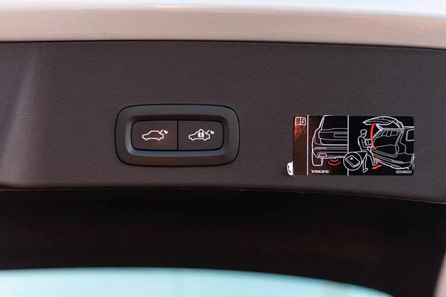 Balts Volvo XC40 2020 Rīga, ar dzinēja tilpumu 2.00 L un nobraukumu 159 tūkst. km par 18995 €, foto 9 vietnē AUTOMOTO.COM.LV