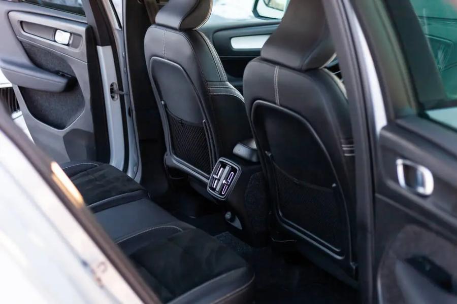 Balts Volvo XC40 2020 Rīga, ar dzinēja tilpumu 2.00 L un nobraukumu 159 tūkst. km par 18995 €, foto 12 vietnē AUTOMOTO.COM.LV