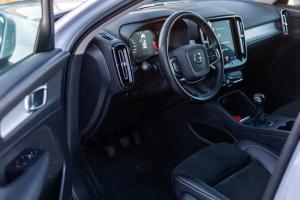 Balts Volvo XC40 2020 Rīga, ar dzinēja tilpumu 2.00 L un nobraukumu 159 tūkst. km par 18995 €, foto 18 vietnē AUTOMOTO.COM.LV