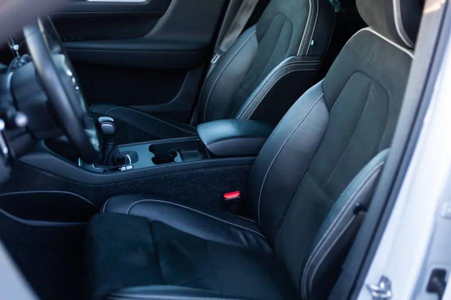 Balts Volvo XC40 2020 Rīga, ar dzinēja tilpumu 2.00 L un nobraukumu 159 tūkst. km par 18995 €, foto 22 vietnē AUTOMOTO.COM.LV