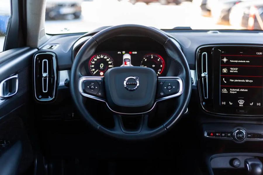 Balts Volvo XC40 2020 Rīga, ar dzinēja tilpumu 2.00 L un nobraukumu 159 tūkst. km par 18995 €, foto 25 vietnē AUTOMOTO.COM.LV