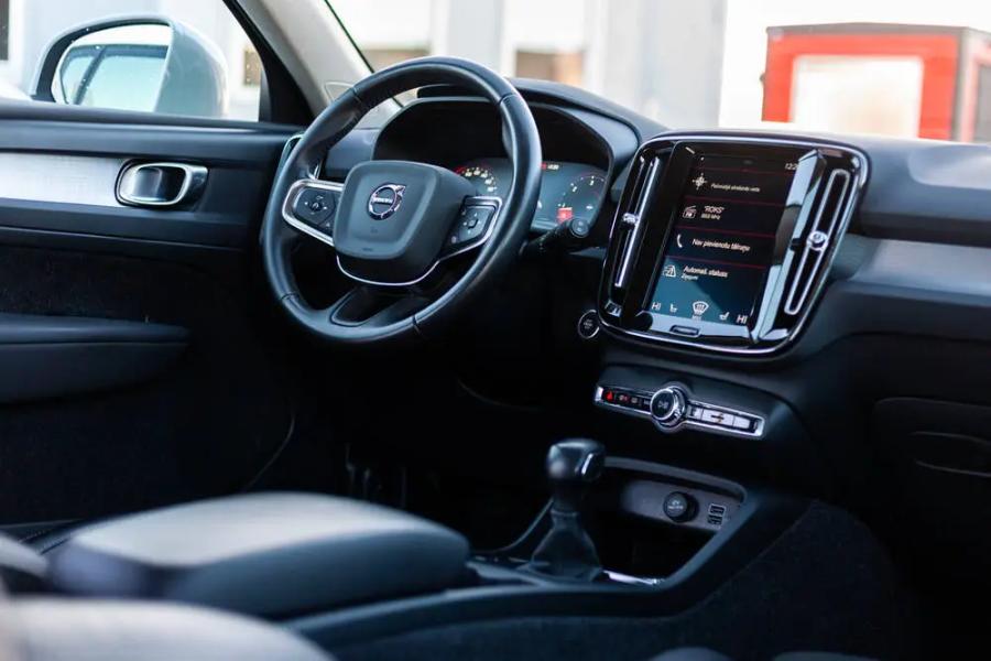 Balts Volvo XC40 2020 Rīga, ar dzinēja tilpumu 2.00 L un nobraukumu 159 tūkst. km par 18995 €, foto 26 vietnē AUTOMOTO.COM.LV