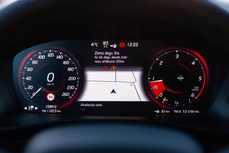 Balts Volvo XC40 2020 Rīga, ar dzinēja tilpumu 2.00 L un nobraukumu 159 tūkst. km par 18995 €, foto 27 vietnē AUTOMOTO.COM.LV