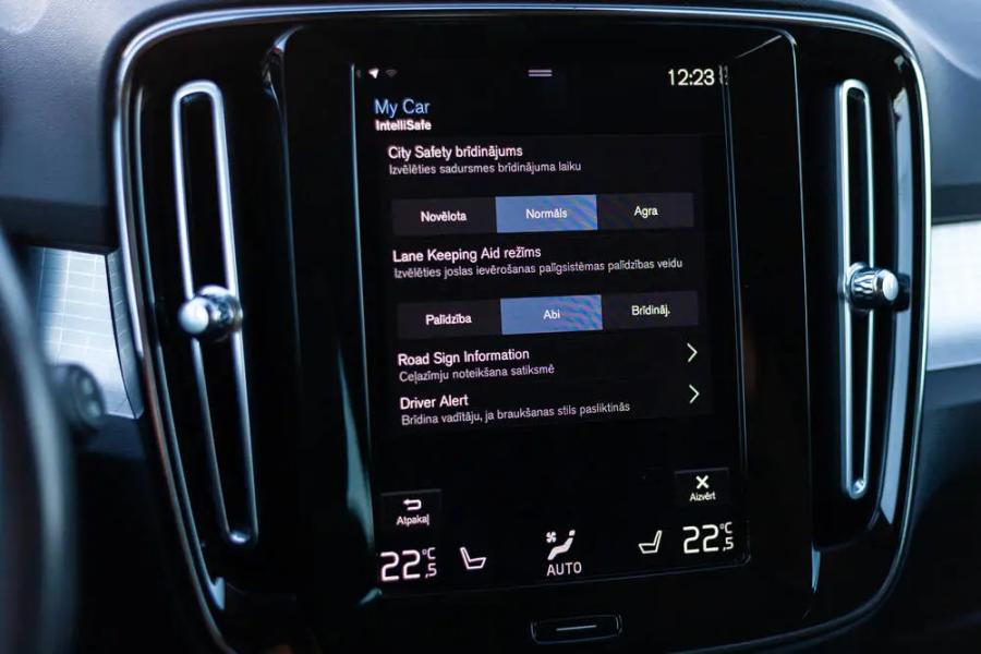 Balts Volvo XC40 2020 Rīga, ar dzinēja tilpumu 2.00 L un nobraukumu 159 tūkst. km par 18995 €, foto 30 vietnē AUTOMOTO.COM.LV