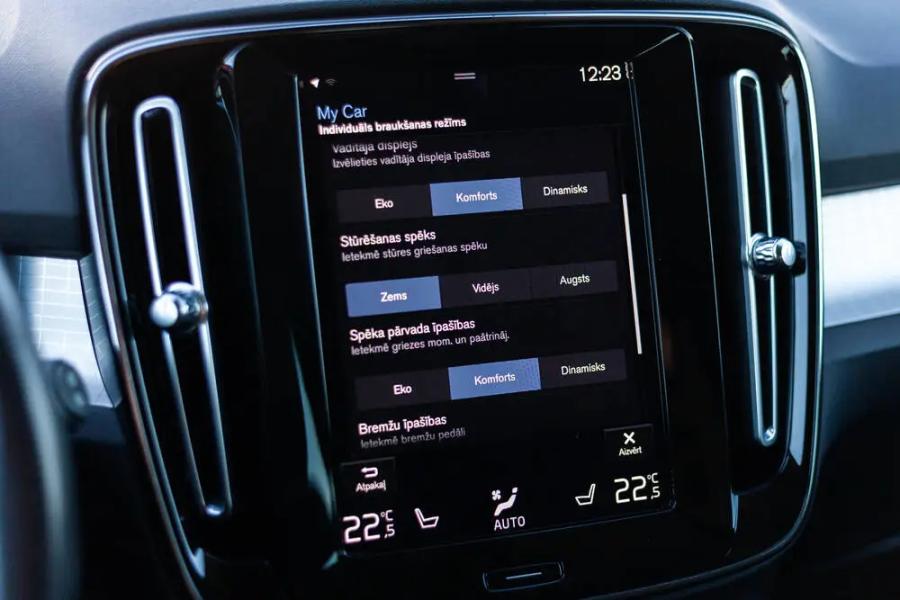 Balts Volvo XC40 2020 Rīga, ar dzinēja tilpumu 2.00 L un nobraukumu 159 tūkst. km par 18995 €, foto 31 vietnē AUTOMOTO.COM.LV
