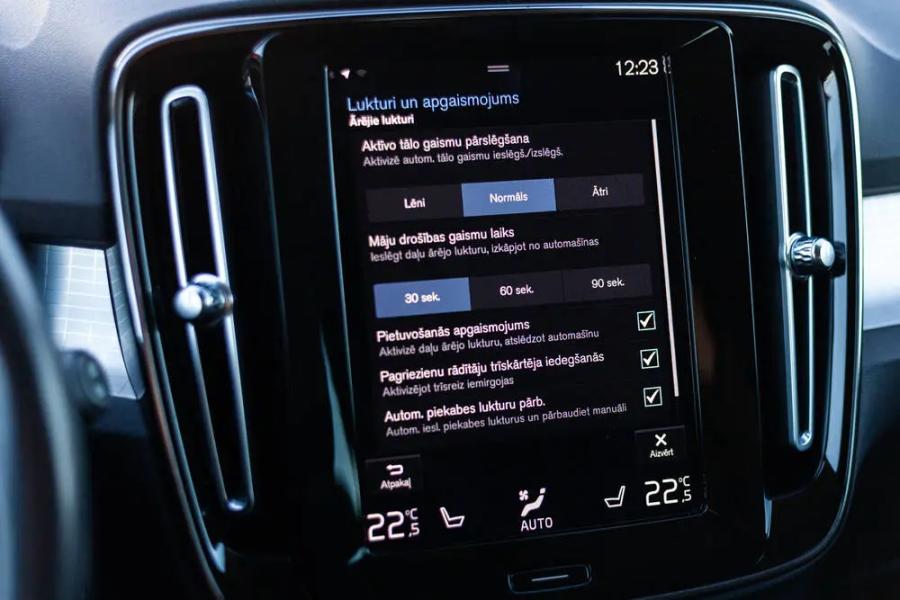 Balts Volvo XC40 2020 Rīga, ar dzinēja tilpumu 2.00 L un nobraukumu 159 tūkst. km par 18995 €, foto 32 vietnē AUTOMOTO.COM.LV