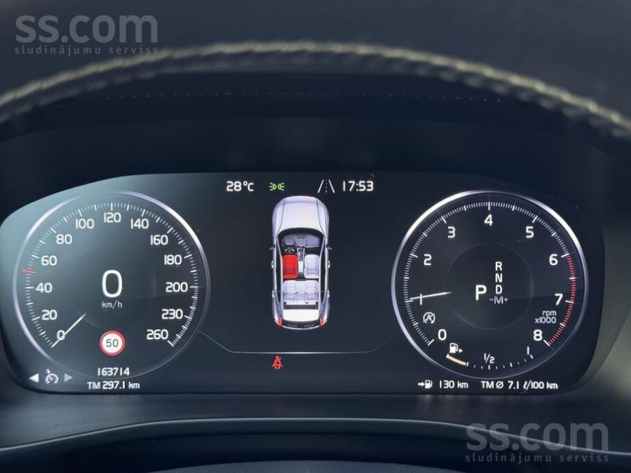 White Volvo XC40 2020 in Valmiera, with an engine capacity of 1.50 L and mileage of 164 thousand km for 23600 €, photo 11 on AUTOMOTO.COM.LV
