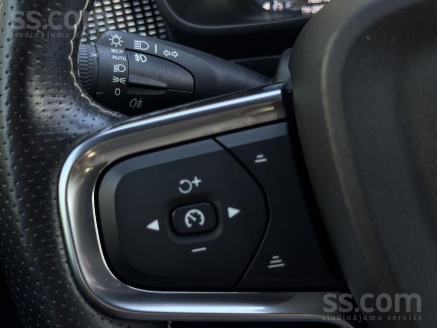 White Volvo XC40 2020 in Valmiera, with an engine capacity of 1.50 L and mileage of 164 thousand km for 23600 €, photo 12 on AUTOMOTO.COM.LV