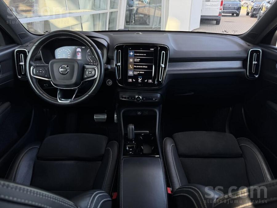 White Volvo XC40 2020 in Valmiera, with an engine capacity of 1.50 L and mileage of 164 thousand km for 23600 €, photo 14 on AUTOMOTO.COM.LV