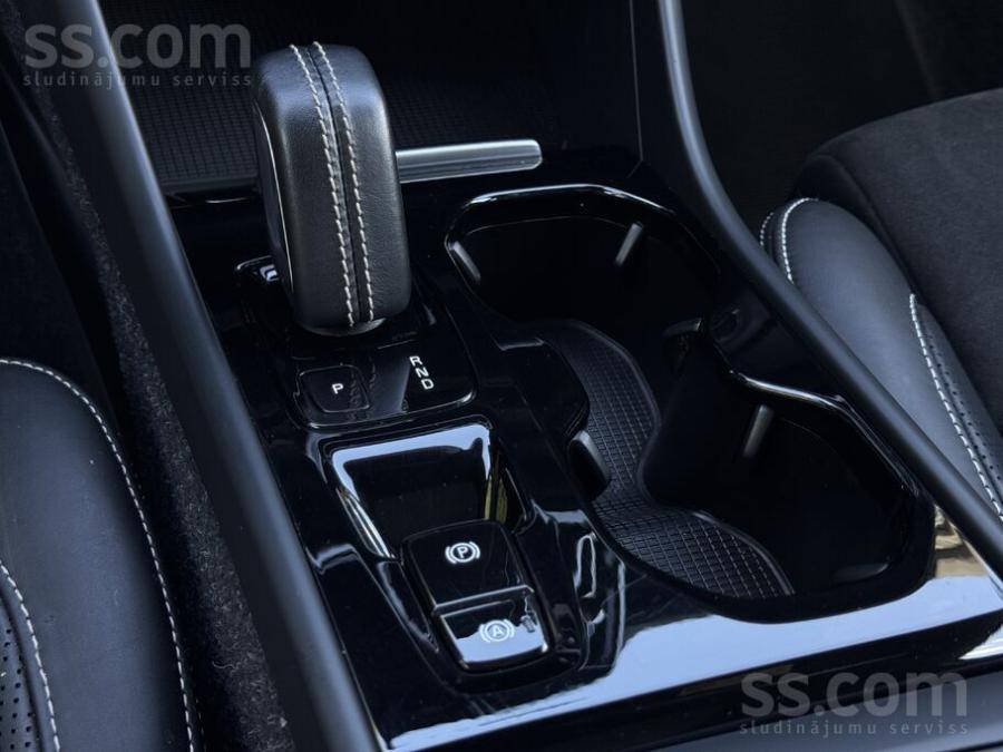White Volvo XC40 2020 in Valmiera, with an engine capacity of 1.50 L and mileage of 164 thousand km for 23600 €, photo 21 on AUTOMOTO.COM.LV
