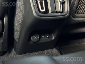 White Volvo XC40 2020 in Valmiera, with an engine capacity of 1.50 L and mileage of 164 thousand km for 23600 €, photo 25 on AUTOMOTO.COM.LV