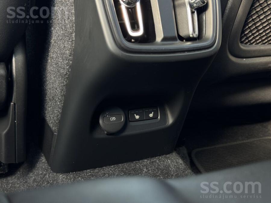 White Volvo XC40 2020 in Valmiera, with an engine capacity of 1.50 L and mileage of 164 thousand km for 23600 €, photo 25 on AUTOMOTO.COM.LV