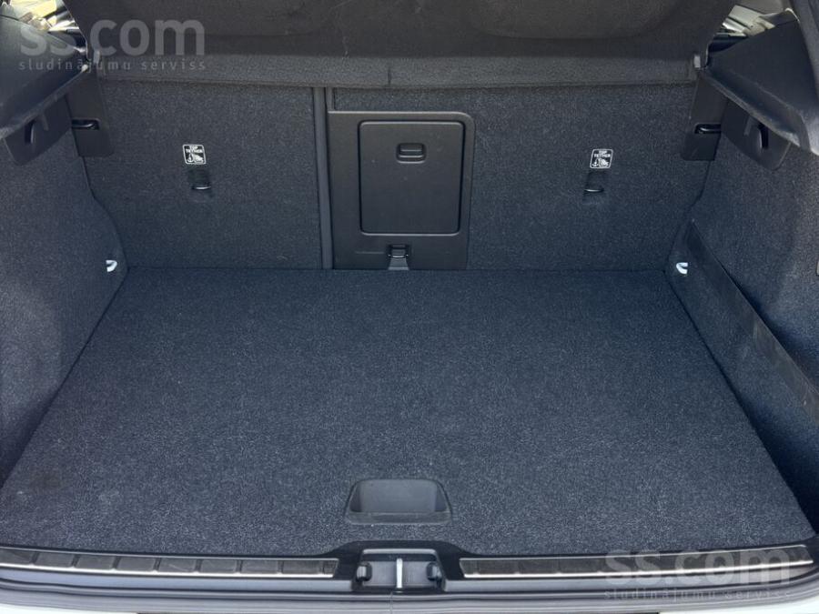 White Volvo XC40 2020 in Valmiera, with an engine capacity of 1.50 L and mileage of 164 thousand km for 23600 €, photo 26 on AUTOMOTO.COM.LV