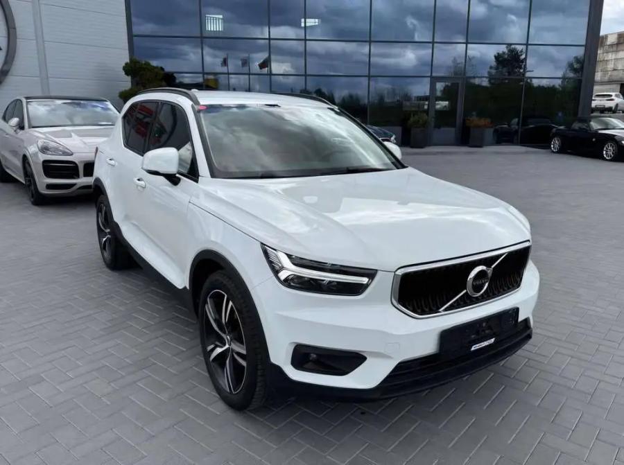 Balts Volvo XC40 2020 Telšiai, ar dzinēja tilpumu 2.00 L un nobraukumu 203 tūkst. km par 17690 €, foto 1 vietnē AUTOMOTO.COM.LV