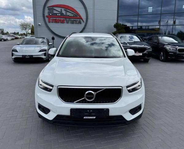 Белый Вольво XC40 2020 в Тельшяй, объемом двигателя 2.00 л и пробегом 203 тыс. км за 17690 €, фото 3 на AUTOMOTO.COM.LV