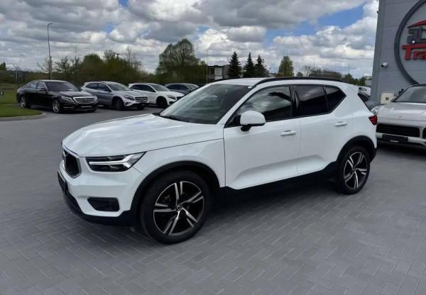 Белый Вольво XC40 2020 в Тельшяй, объемом двигателя 2.00 л и пробегом 203 тыс. км за 17690 €, фото 4 на AUTOMOTO.COM.LV