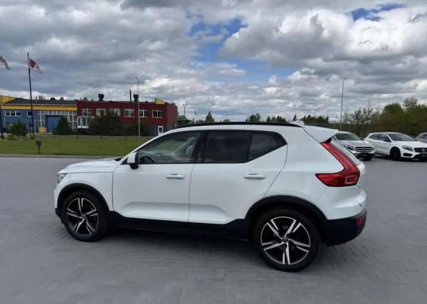 Белый Вольво XC40 2020 в Тельшяй, объемом двигателя 2.00 л и пробегом 203 тыс. км за 17690 €, фото 6 на AUTOMOTO.COM.LV