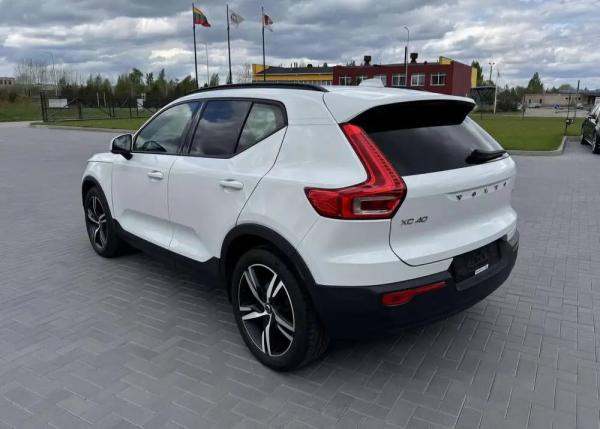 Белый Вольво XC40 2020 в Тельшяй, объемом двигателя 2.00 л и пробегом 203 тыс. км за 17690 €, фото 7 на AUTOMOTO.COM.LV