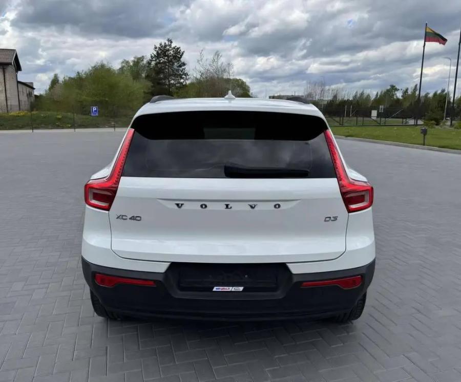 Balts Volvo XC40 2020 Telšiai, ar dzinēja tilpumu 2.00 L un nobraukumu 203 tūkst. km par 17690 €, foto 9 vietnē AUTOMOTO.COM.LV