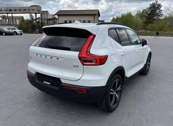 Белый Вольво XC40 2020 в Тельшяй, объемом двигателя 2.00 л и пробегом 203 тыс. км за 17690 €, фото 9 на AUTOMOTO.COM.LV