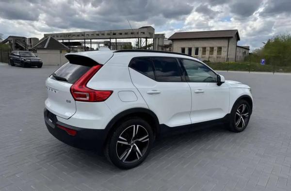 Белый Вольво XC40 2020 в Тельшяй, объемом двигателя 2.00 л и пробегом 203 тыс. км за 17690 €, фото 10 на AUTOMOTO.COM.LV