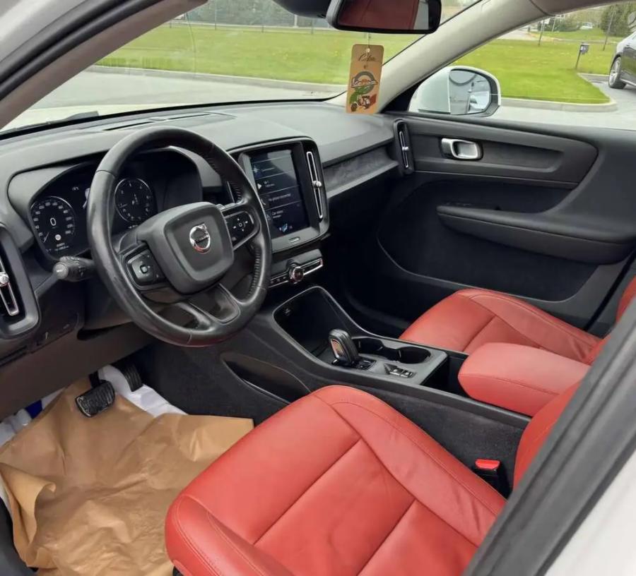 Balts Volvo XC40 2020 Telšiai, ar dzinēja tilpumu 2.00 L un nobraukumu 203 tūkst. km par 17690 €, foto 13 vietnē AUTOMOTO.COM.LV