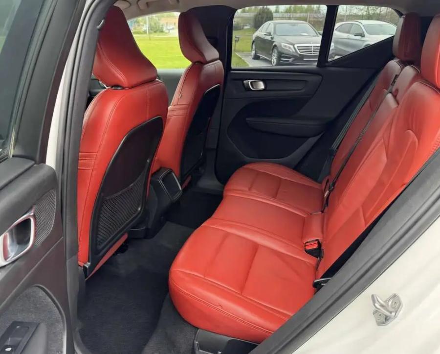 Balts Volvo XC40 2020 Telšiai, ar dzinēja tilpumu 2.00 L un nobraukumu 203 tūkst. km par 17690 €, foto 15 vietnē AUTOMOTO.COM.LV