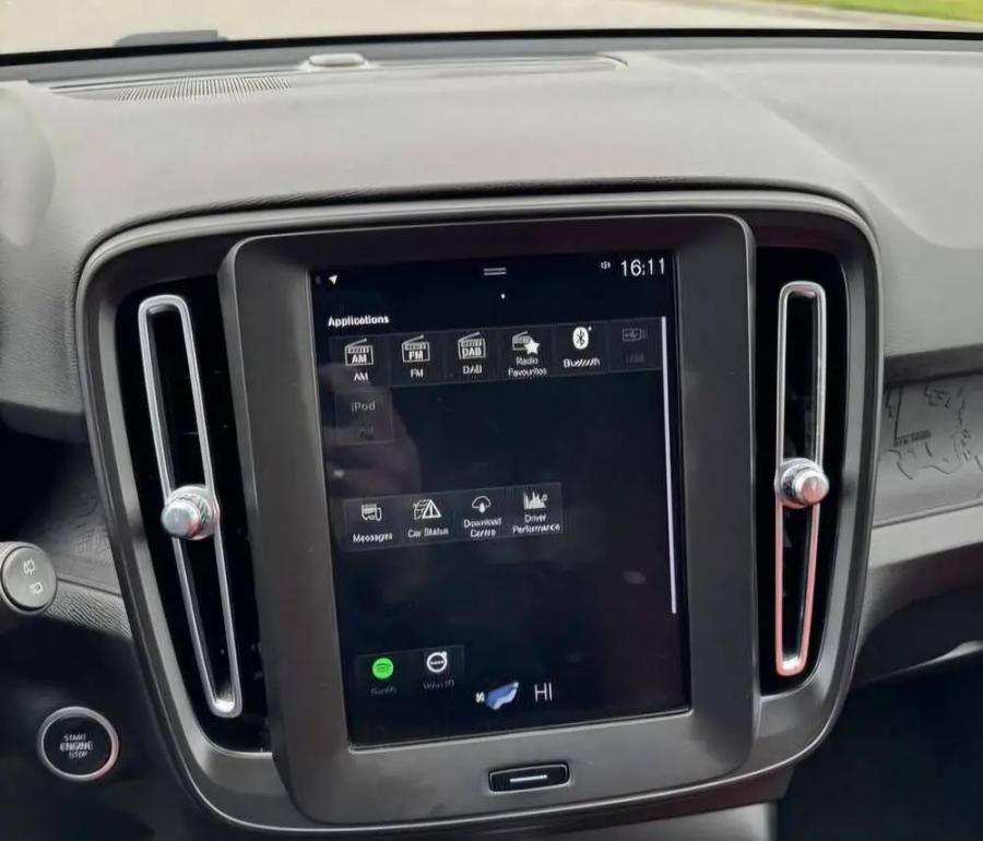 Balts Volvo XC40 2020 Telšiai, ar dzinēja tilpumu 2.00 L un nobraukumu 203 tūkst. km par 17690 €, foto 19 vietnē AUTOMOTO.COM.LV