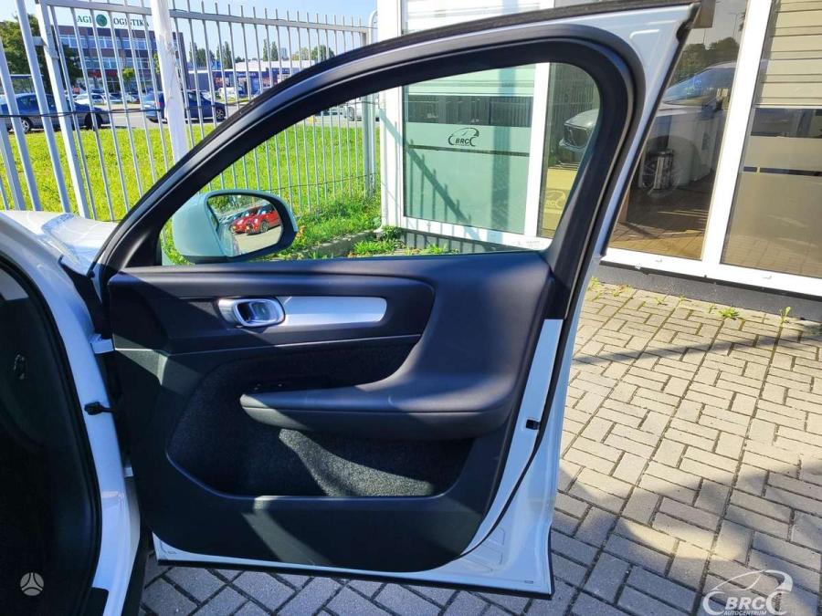 White Volvo XC40 2020 in Klaipeda, with an engine capacity of 1.97 L and mileage of 189 thousand km for 18900 €, photo 8 on AUTOMOTO.COM.LV