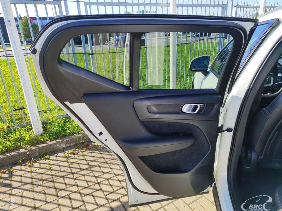 White Volvo XC40 2020 in Klaipeda, with an engine capacity of 1.97 L and mileage of 189 thousand km for 18900 €, photo 16 on AUTOMOTO.COM.LV