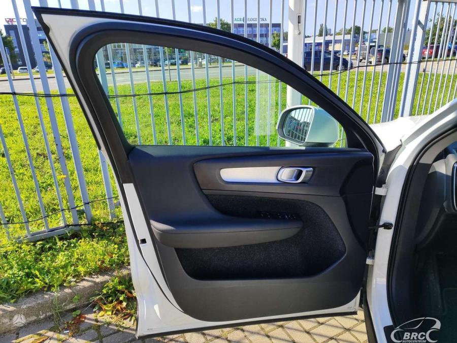 White Volvo XC40 2020 in Klaipeda, with an engine capacity of 1.97 L and mileage of 189 thousand km for 18900 €, photo 20 on AUTOMOTO.COM.LV