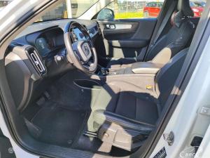 White Volvo XC40 2020 in Klaipeda, with an engine capacity of 1.97 L and mileage of 189 thousand km for 18900 €, photo 21 on AUTOMOTO.COM.LV
